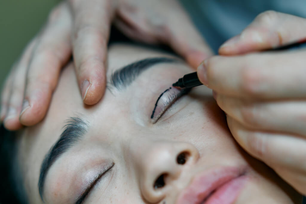 The LASIK Eye Surgery Procedure – Medical Review
